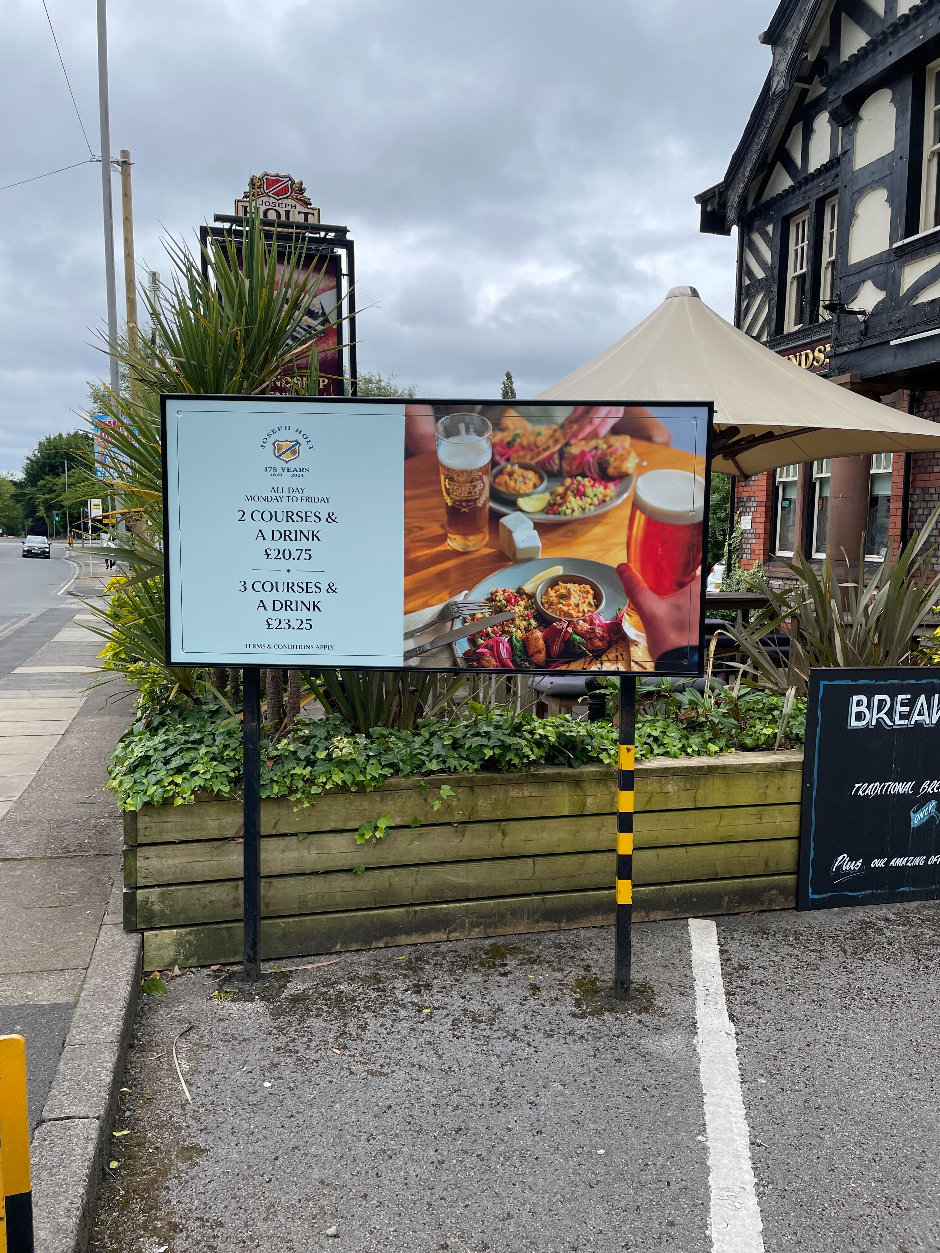 Message Boards, Digital Signs, and Displays - The SignMakers